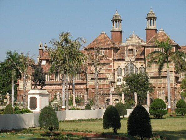 02 Nights & 03 Days Vadodara and Champaner Tour - Key Points