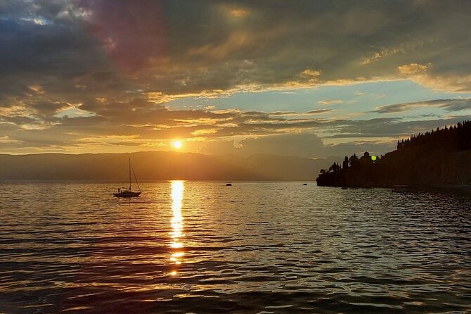 1.5 Hour Ohrid Lake Sunset Cruise - Amenities