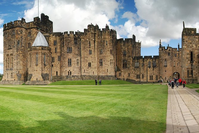1 Day Alnwick Castle, Holy Island & Scottish Borders - Alnwick Castle and Gardens