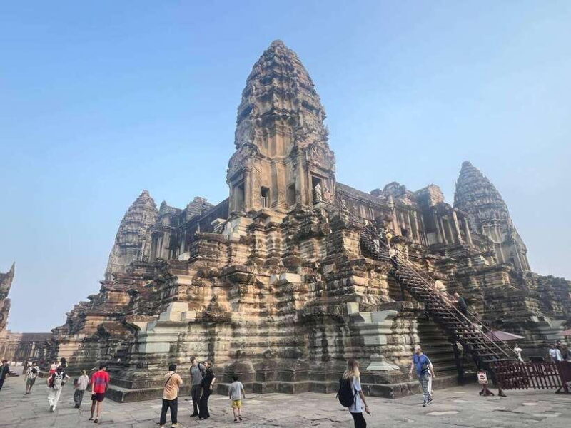 1-Day Angkor Wat Private Tour with Spanish Tour Guide. - Who Should Consider This Tour?