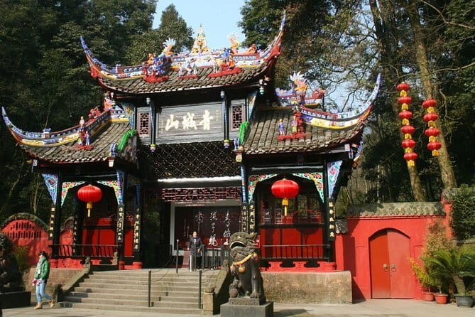 1-Day Chengdu Layover Tour: Leshan Giant buddha with Round Airport Transfer - Who Should Book This Tour?