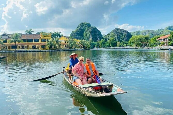 1 Day Luxury Ninh Binh Day Tour Hoa Lu Tam Coc and Mua Cave - Key Points