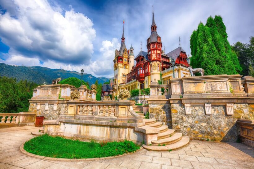 1-Day Minivan Tour 3 Castles: Peles, Wednesday & Draculas - Who Will Love This Tour?