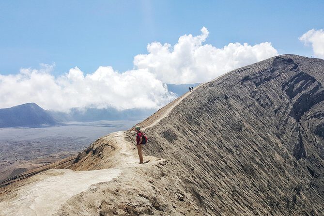 1 Day - Mount Bromo (5 spots) and Madakaripura waterfall // 23.00 - 18.00 - Detailed Itinerary Breakdown