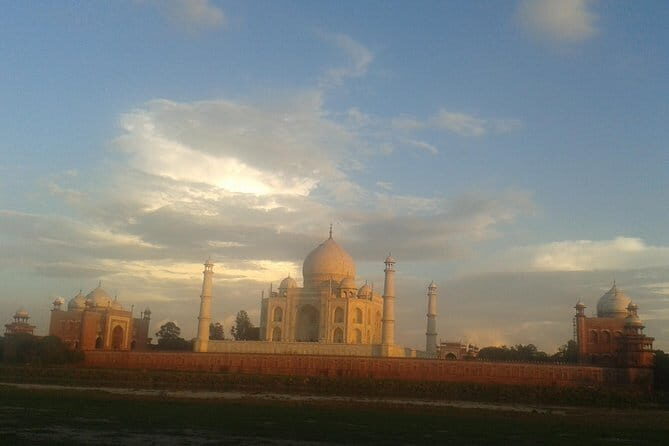 1-Day Private Luxury Tour of Taj Mahal by Mercedes Benz - Who Is This Tour Best For?