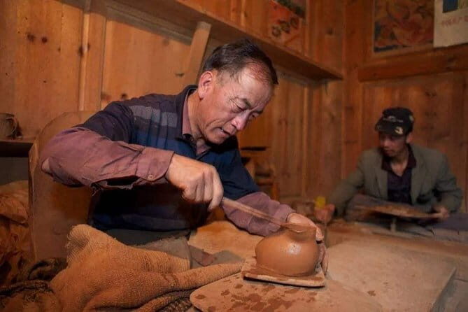 1-Day Shangri-La Tour to Ganden Monastery, Nixi Pottery Village and Tibetan Town - An In-Depth Look at the 1-Day Shangri-La Tour