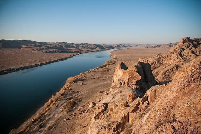 1 Day Tour: Castle of nomads & Buddha petroglyphs - Logistics: What to Expect