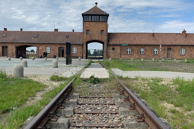 1 Day Trip Auschwitz-Birkenau Memorial and Museum Guided Tour From Krakow - Customer Feedback and Ratings