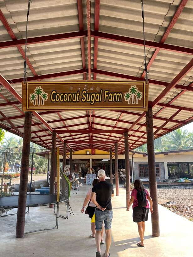 1-Day Trip: Floating Market & Railway Market by Premium car - Practical Tips for the Day