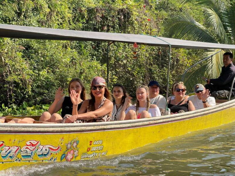 1-Day Trip: Floating Market & Railway Market by Toyota Camry - The Benefits of a Private, Flexible Trip