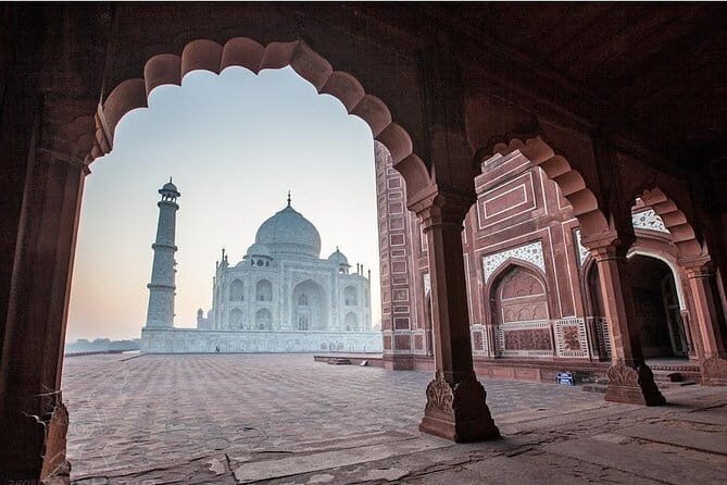 1-Day Trip from New Delhi to Agra and Taj Mahal with Agra Fort - Visiting the Taj Mahal: A World-Famous Wonder