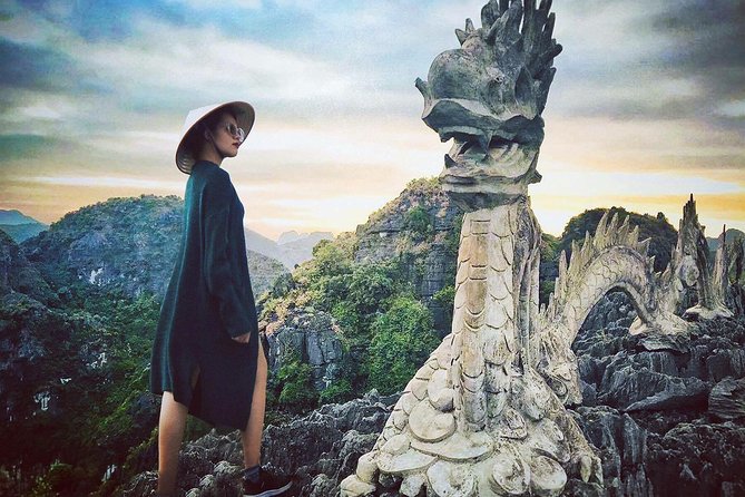 1-Day Trip to Hoa Lu - Tam Coc & Mua Cave by Limousine From Hanoi - Vehicle and Group Size