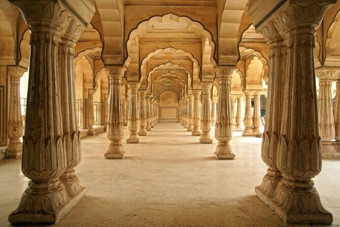 1-Day Trip to Jaipur with Both Side Commercial Flights - FAQs