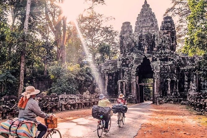 1-Day Uncover The Endless Treasure Of Angkor Tour with Sunset. - Sunset at Phnom Bakheng: The Grand Finish