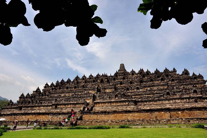 1-Day Yogyakarta Merapi Borobudur - PRIVATE Tour with GUIDE - Key Points