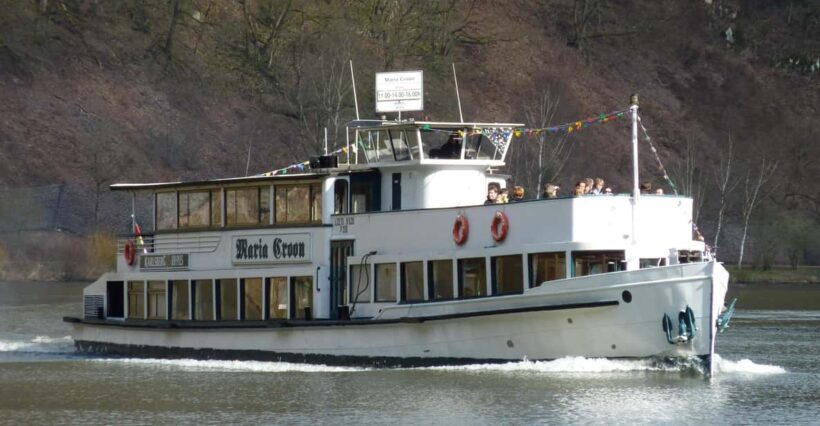 1 hour boat cruise with fragrant coffee and homemade strudel - Exploring the Prague River Cruise Experience