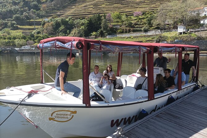 1-Hour Boat Trip Along the Douro River in Pinhão - Traveler Reviews and Feedback