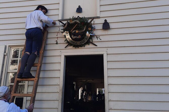 1 Hour Christmastide Walking Tour in Virginia Past and Present - Who Should Consider This Tour?
