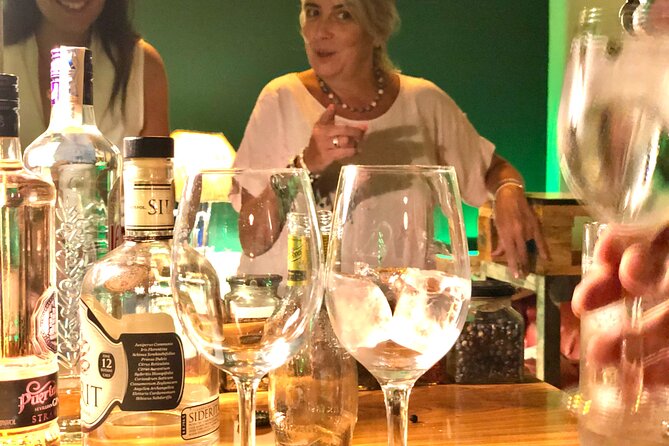 1-Hour Gin Tonics Guided Workshop with special view in Madrid - Frequently Asked Questions