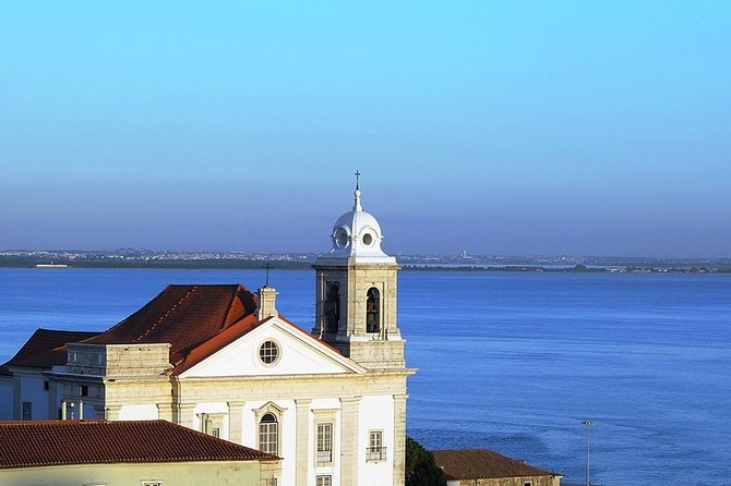 1 hour in Tuk Tuk to access the famous viewpoints of Lisbon - The Sum Up: Why You Should Consider It