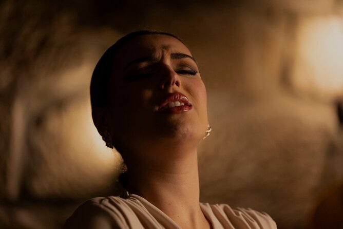 1-hour Intimate Fado Concert in a Typical Venue - Key Points