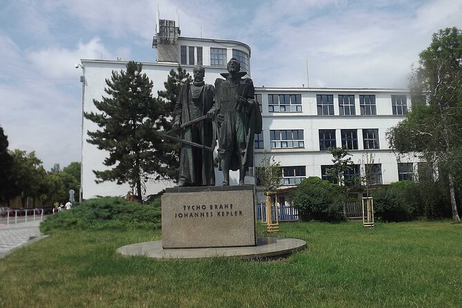 1-Hour Introductory Tour of Prague Castle With Fast-GET Admission Ticket - Navigating the Security and Entry Process