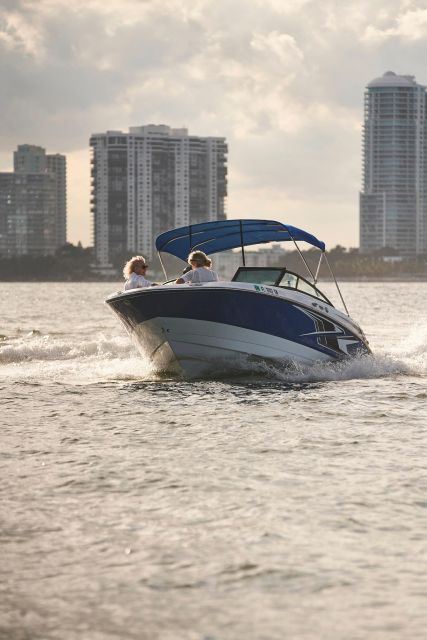 1 hour Miami Private Boat Ride with champagne and captain - A Practical Look at the 1 Hour Miami Private Boat Ride with Champagne and Captain