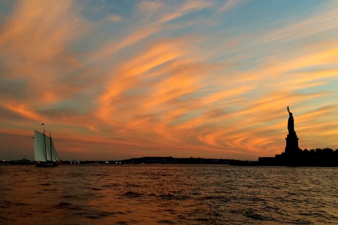 1 Hour Private Charter in New York Harbor for up to 6 people - Who Should Consider This Tour?