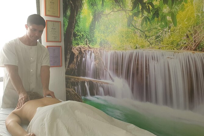 1 Hour Private Chiromassage Session in Seville - Traveler Experiences