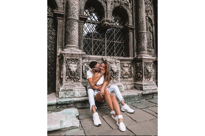 1 Hour Private Photoshoot Tour in Tirana - Key Points