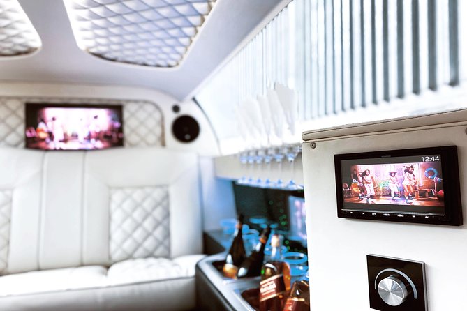 1 Hour Ride in Vintage Limousine - Champagne-Fueled Sightseeing