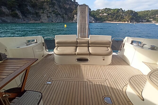 1 Hour Sail + Spanish Lunch or Dinner for 2 People in a Luxury Motor Boat - The Sum Up