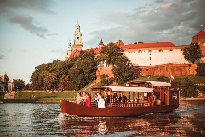 1 Hour Traditional Gondola Sightseeing Vistula River Cruise - Onboard Experience and Amenities