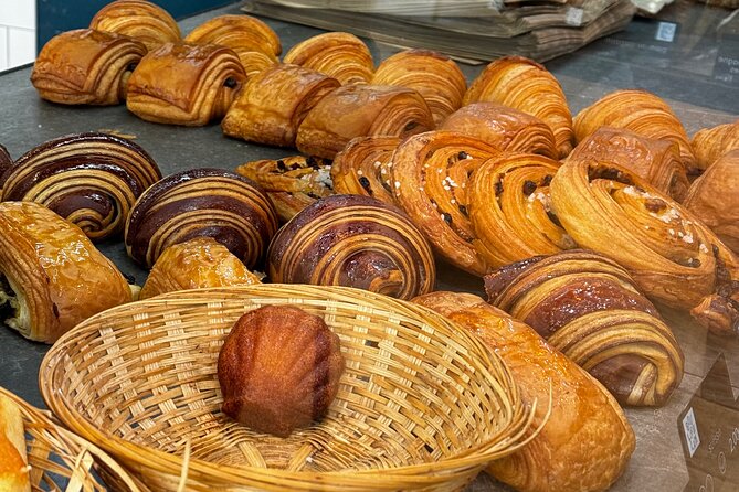 #1 Montmartre Pastries Food Tour | 6 Tastings | Max 8 Ppl - Meet Your Tour Guide