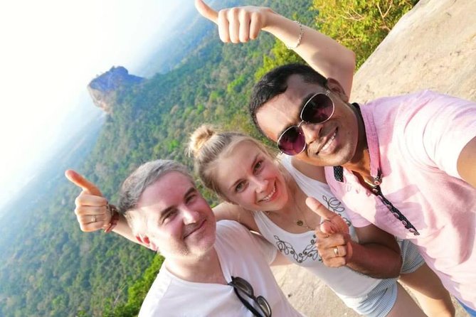 10 Days Tour in Sri Lanka (Hotels with Breakfast & Luxury Car) - FAQ