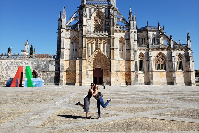 10-Hour Guided Tour of Fátima, Óbidos, Nazaré, Batalha, and Alcobaça - Discovering Óbidos and Nazaré