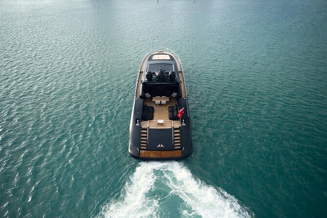 108 ft Neoprene Overmarine Yacht - FAQ