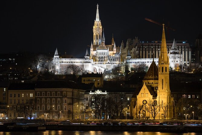 10PM Budapest Danube Cruise With Live Music & Food or Drinks - Features and Highlights of the Cruise Experience