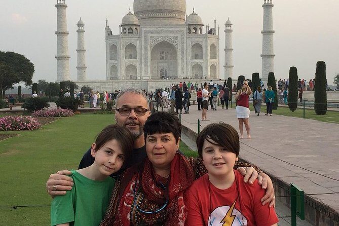 12 Hour Sunrise Taj Mahal Tour From Delhi By Private Car - Breakfast in a Luxury Restaurant
