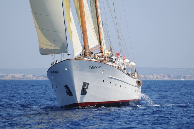 1,5 Hour sunset Tour on a Historical Boat with music DJ &, drinks - The Authentic Maritime Vibe