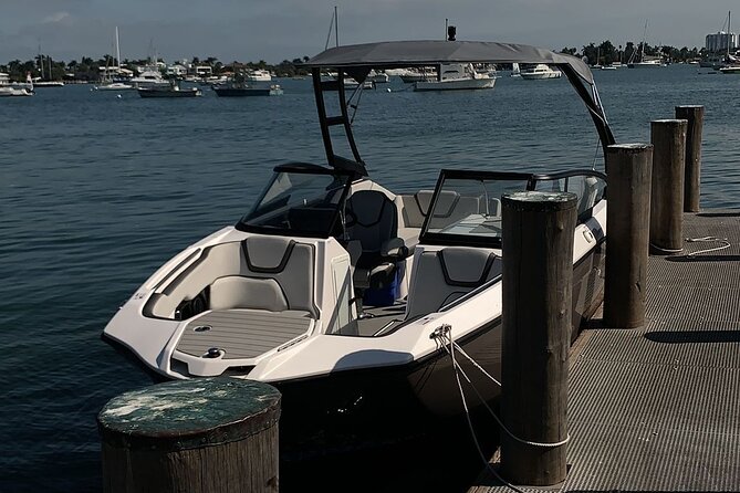 19 Ft Boat Tour Around the Miami Bay, 2 or 4 Hours, 6 People - Meeting and Pickup Information