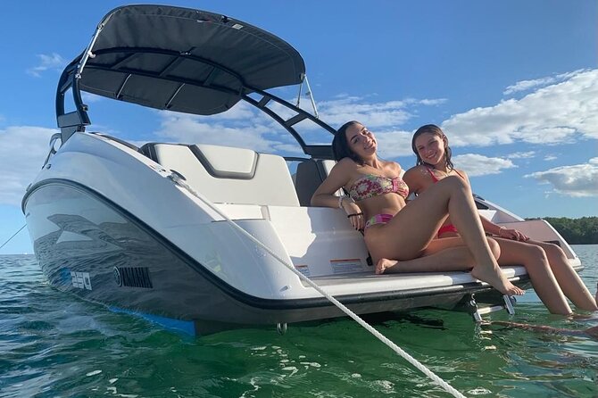 19 Ft Boat Tour Around the Miami Bay, 2 or 4 Hours, 6 People - What to Bring for Your Tour
