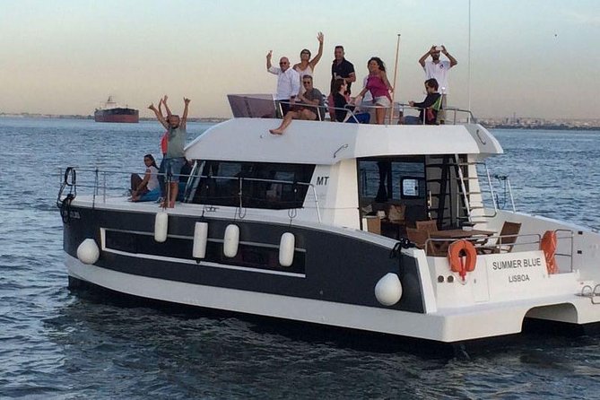 1H Power Catamaran up to 18 People in Lisbon - A Personalized and Luxurious Approach