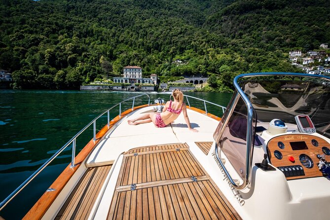 1H Private Cruise on a beautiful wooden speedboat on Lake Como - Key Points