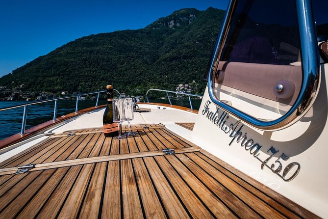 1H Private Cruise on a beautiful wooden speedboat on Lake Como - FAQ