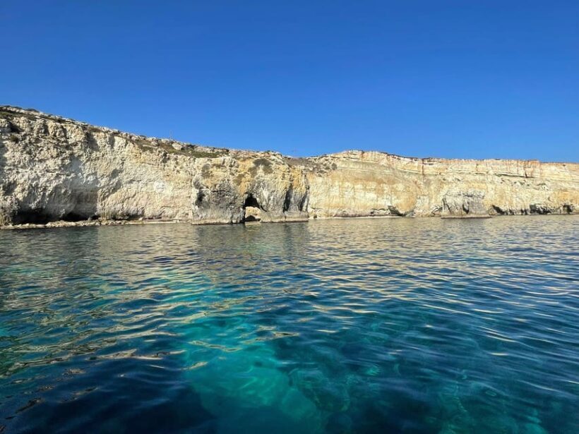 2.5-HOUR BOAT TOUR ORTIGIA+SEA CAVES+PILLIRINA+FRUIT DRINK - FAQ