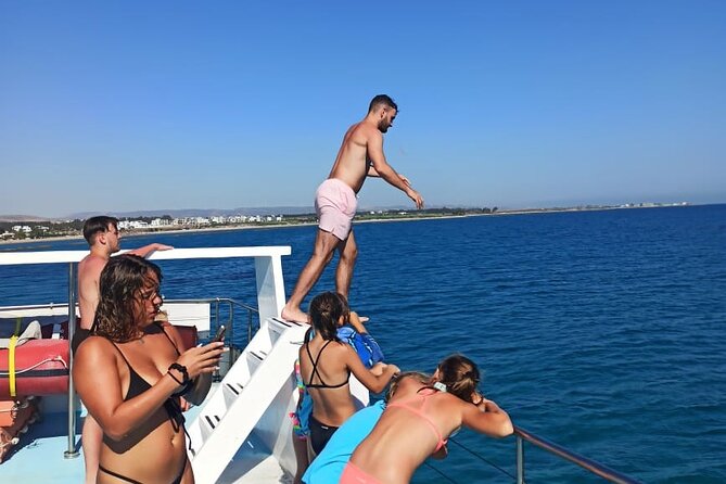 2.5 Hour Glass Bottom Boat Trip, Snorkeling, Sliding and Fun - Facilities and Amenities: Enhancing the Experience