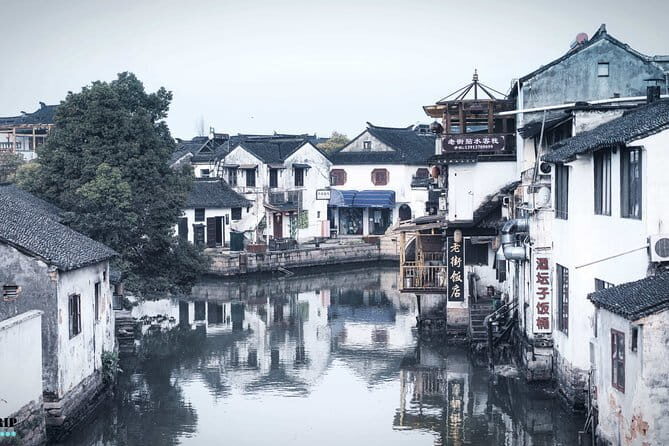 2.5-Hour Private Shanghai Bund Walking Tour including Local Dumpling Tasting - Authentic Experiences Highlighted by Reviews