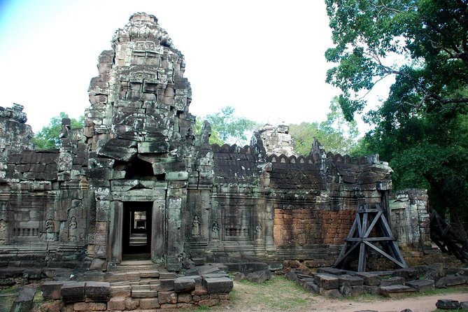 2-Day Angkor Wat & Tonle Sap Tour - Meet Your Expert Guides and Comfortable Transportation