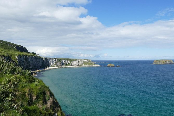 2-Day Northern Ireland Rail Tour: Belfast, Antrim Coast, and Giants Causeway - Accommodation and Dining: What to Expect
